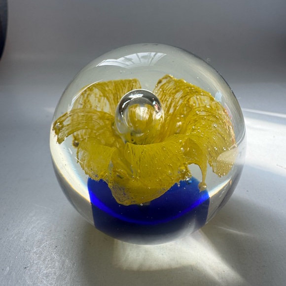 unbranded | Art | Vintage Paperweight Art Clear Glass Yellow Flower ...